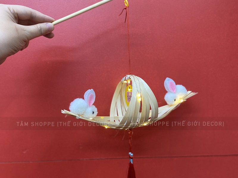 Lồng đèn thuyền tre 2 thỏ chở trăng [Có đèn Led - Chữ tiếng Việt] LDEN ...